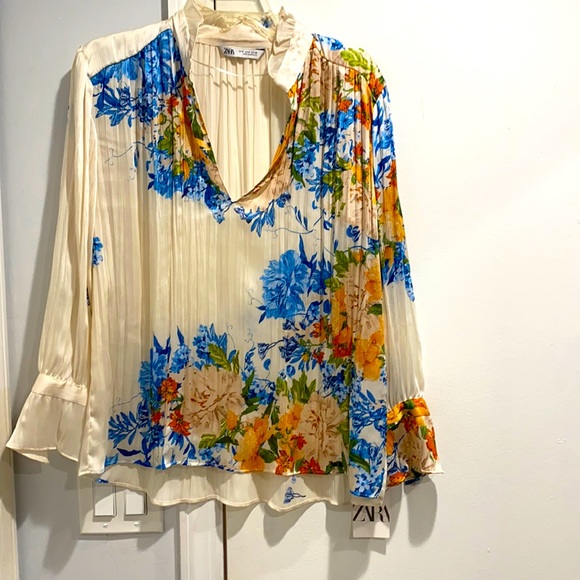 Zara | Tops | Zara Floral Blouse | Poshmark